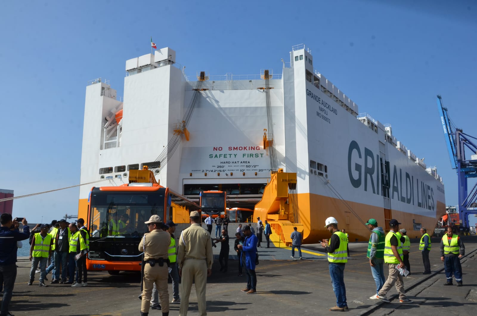 البرنامج الجديد للنقل الحضري العمومي..استلام 70 حافلة جديدة بميناء أكادير – ChoufTV :: TV شوف